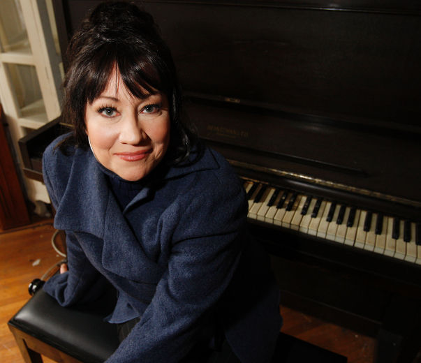 "Holly Cole Talks About Night" (Toronto Sun) - Holly Cole